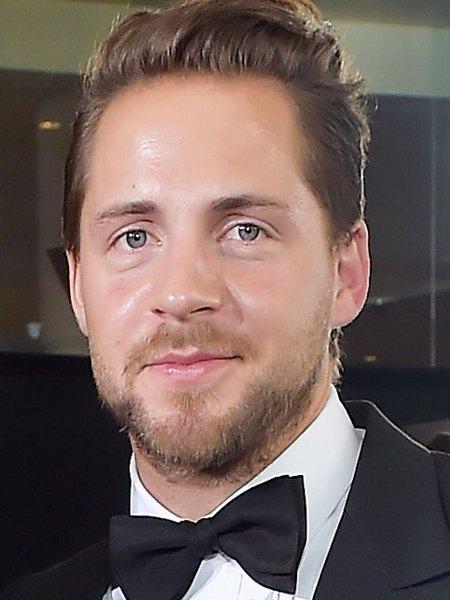 Том Акерли – биография, фото, личная жизнь, новости, Марго Робби 2018